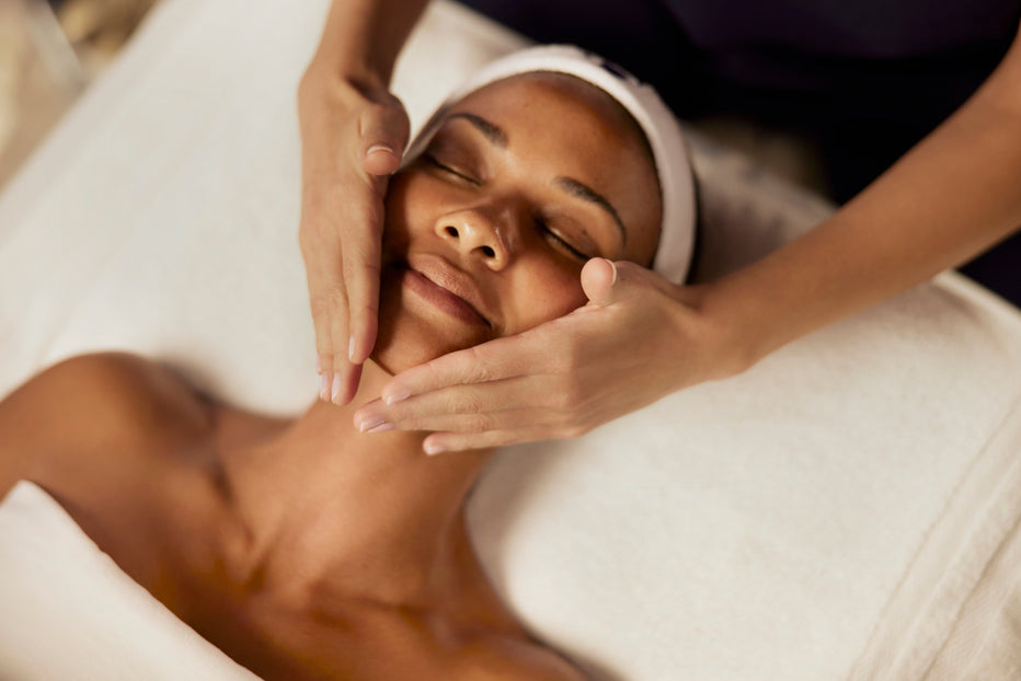 iS Clinical Fire & Ice Facial Treatment - Get The A-List Glow